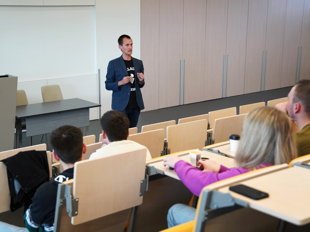 Studenti absolvovali bezpečnostní workshop pro budoucí učitele: Žurnál ...