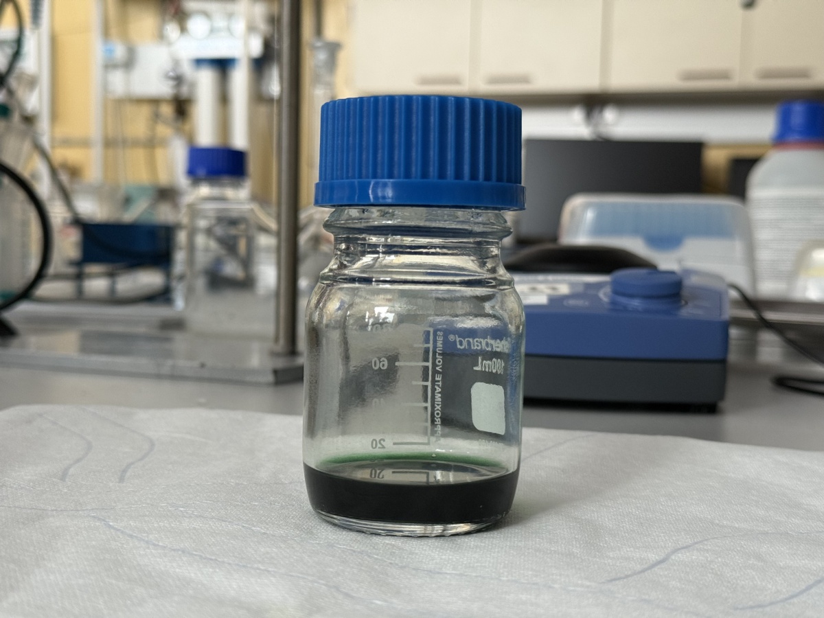 Czech scientists develop a material for producing chemicals from water ...