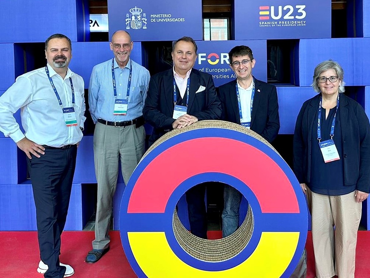 Aurora v Barceloně: Žurnál Online / Zpravodajství z UP